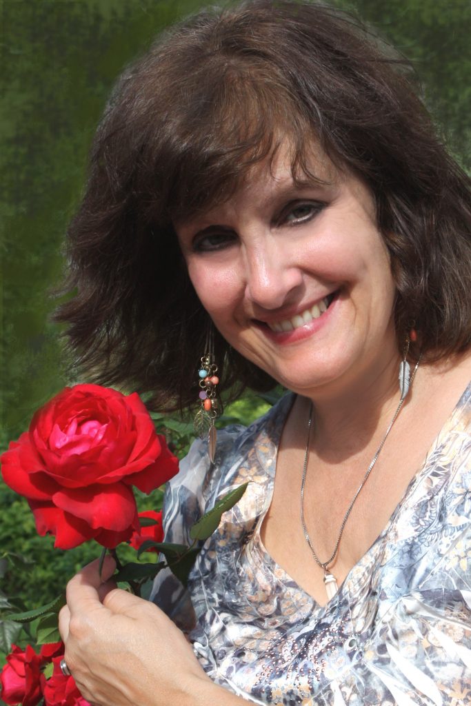 Elizabeth Rose Author Picture Aurora Publicity